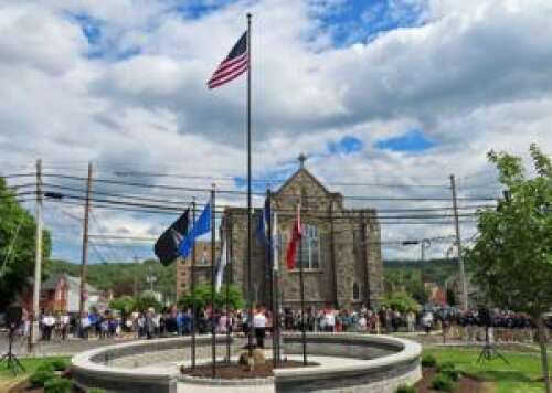 Community gathers to celebrate redesign of Veterans Memorial Triangle ...