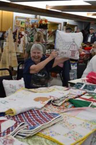 Vendor and craft show draws crowd – Lehigh Valley Press