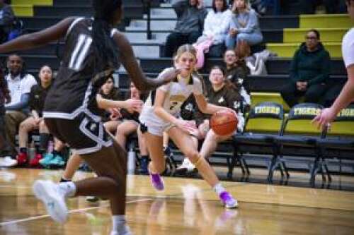 Tigers edge Blue Bombers, 43-41 – Lehigh Valley Press