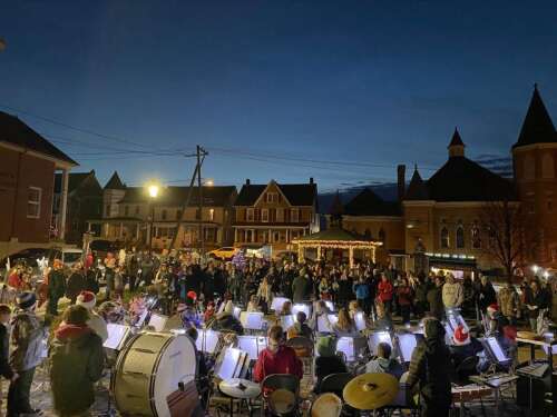 Slatington hosts Tree Lighting – Times News Online
