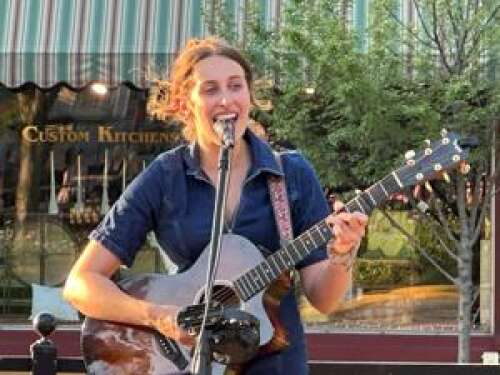 Cathy Ritter entertains on a warm summer night – Lehigh Valley Press