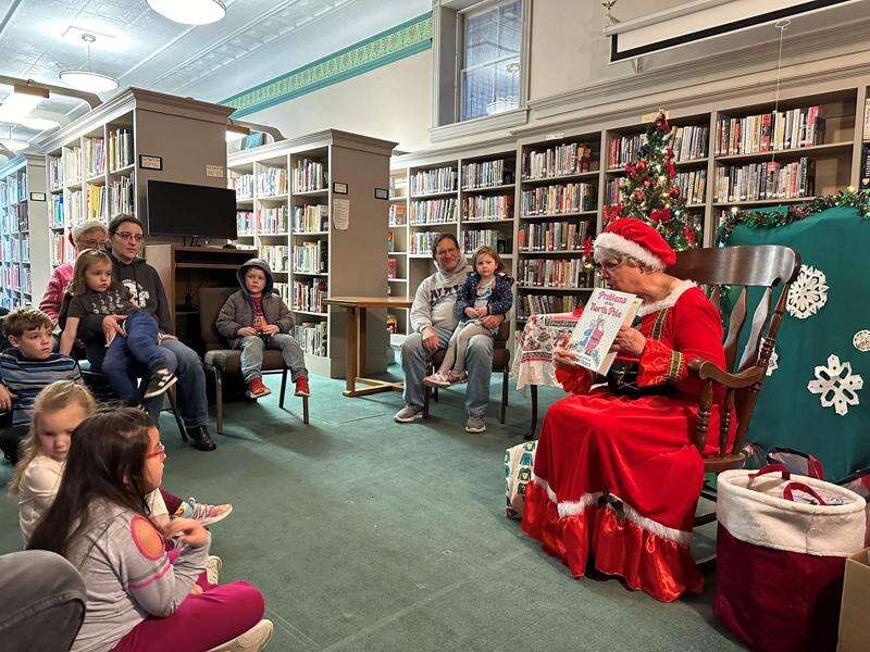 Mrs. Santa visits Slatington Library – Times News Online